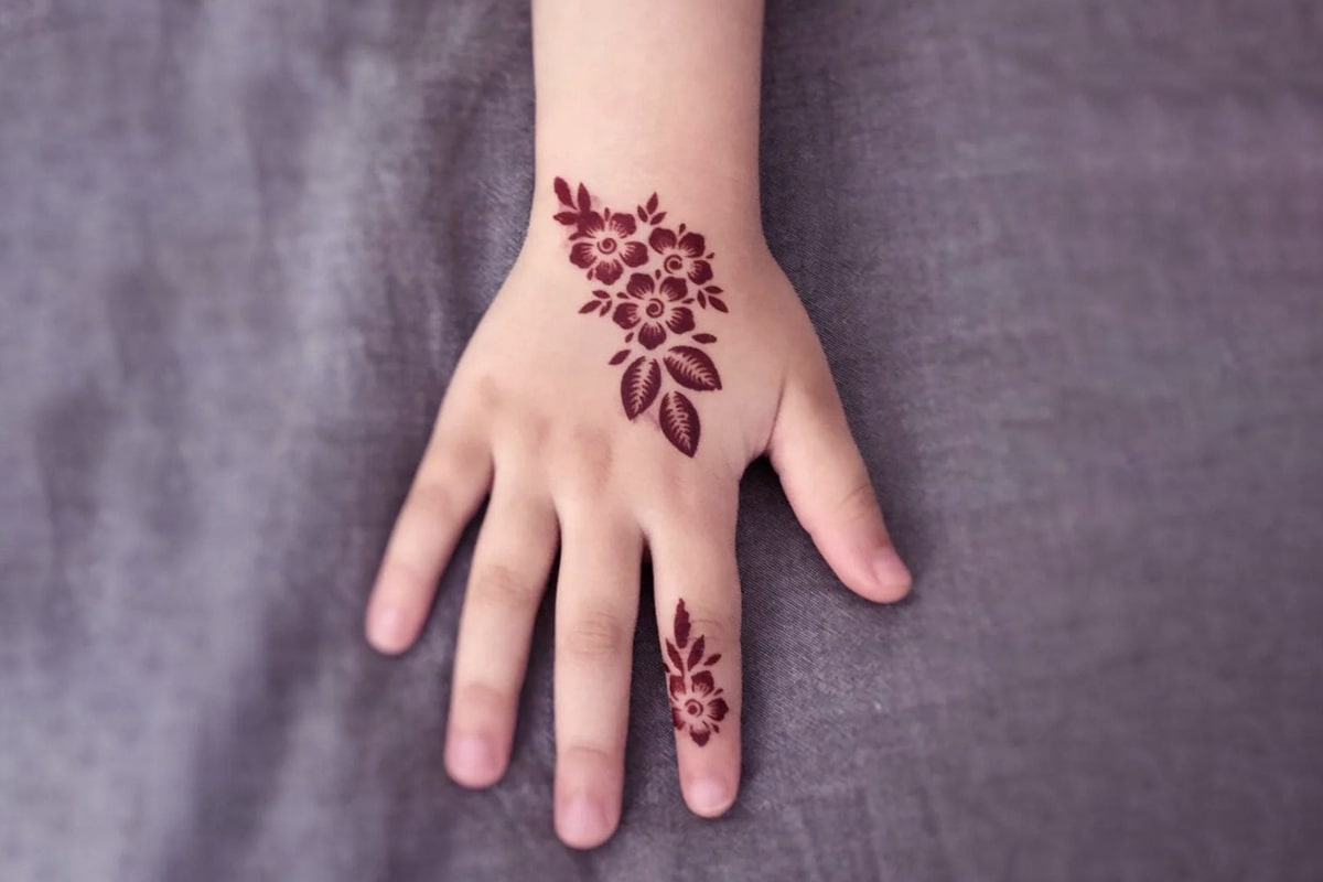 Easy and Simple Mehndi Designs for Kids Little Hands