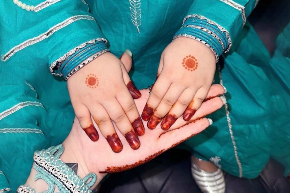 Easy and Simple Mehndi Designs for Kids Little Hands